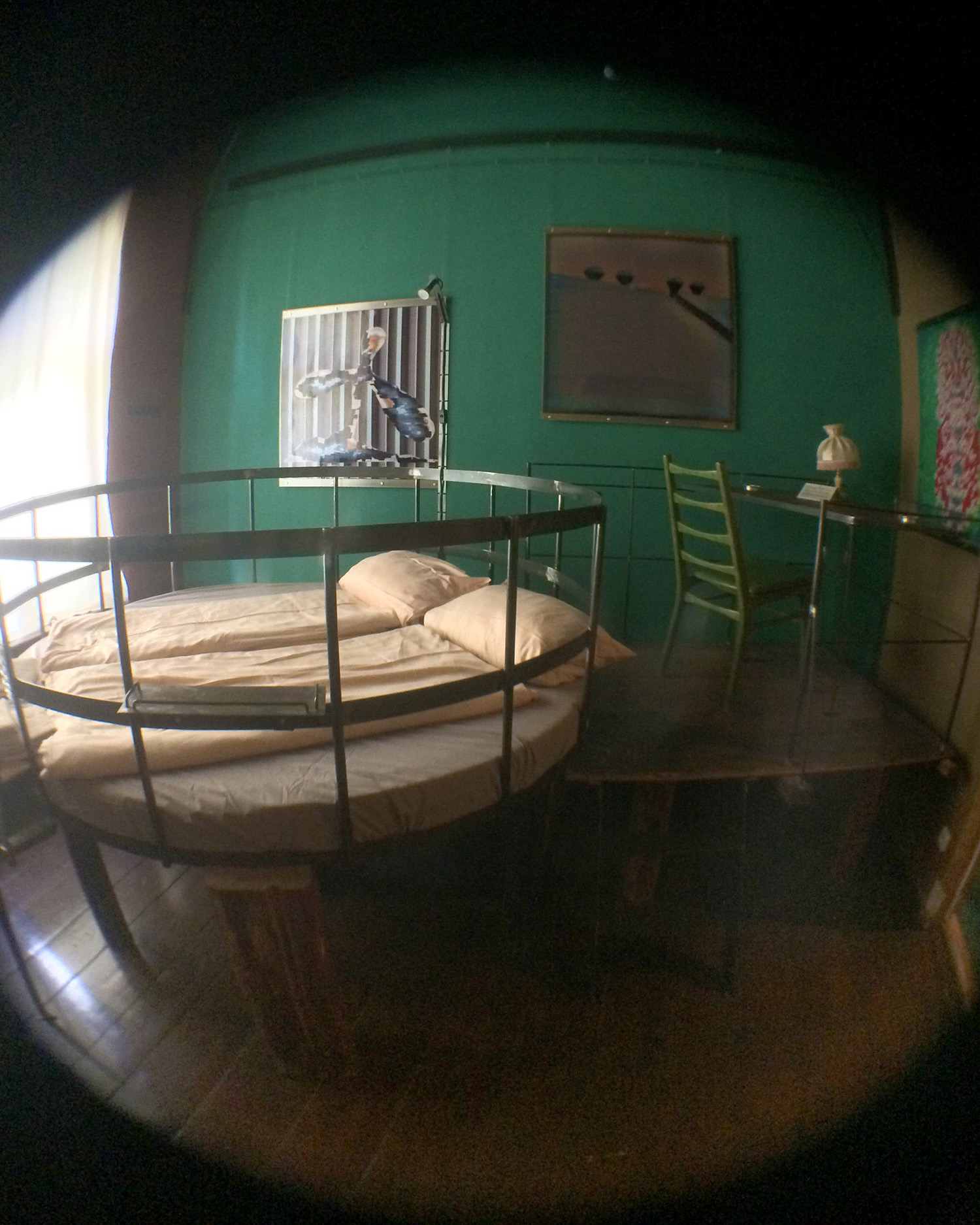 55_10RoundBed » I've Been Bit! Travel Blog